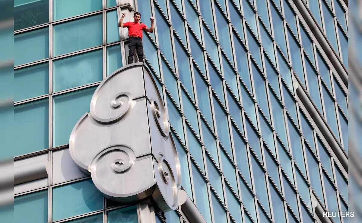 US climber scales Taiwan's tallest building without ropes in 91 minutes