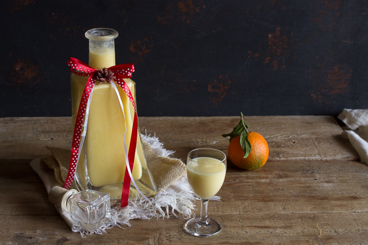 Mandarin and cinnamon liqueur cream