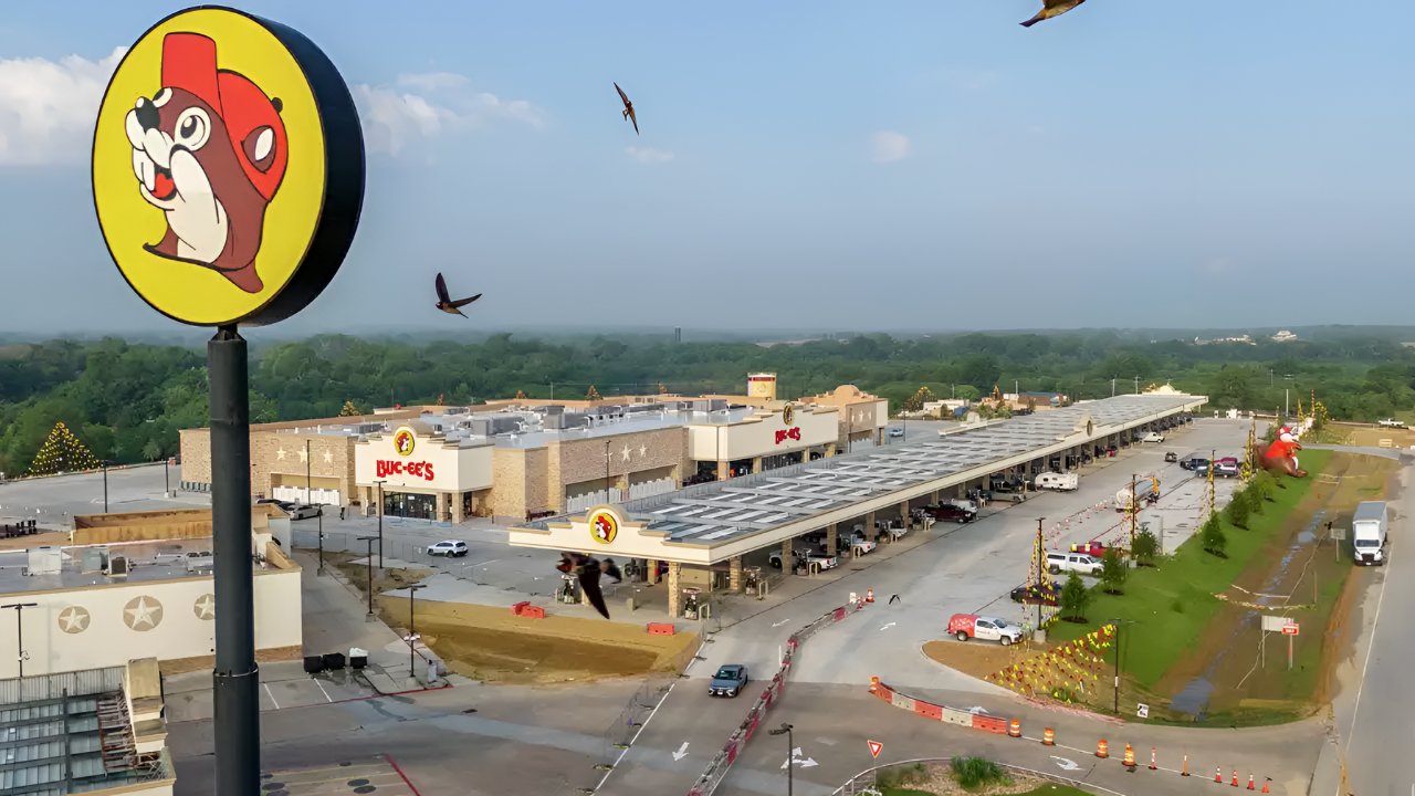 Buc-ee’s builds world’s largest mega-store in Florida with 120 pumps