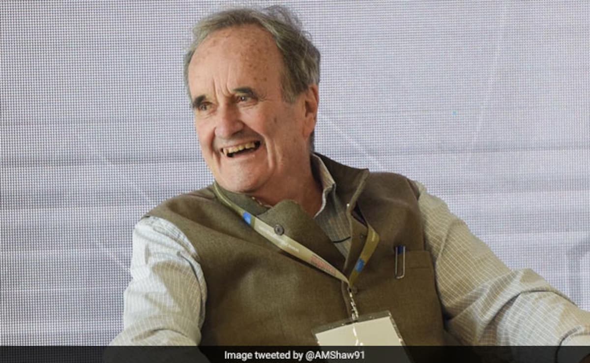 Journalist and author Mark Tully dies at 90