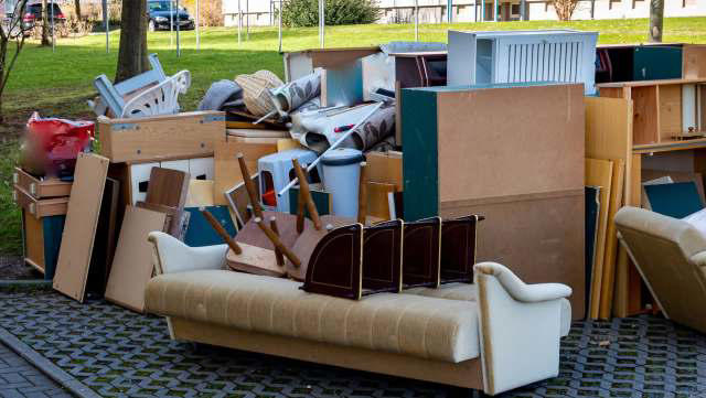 Resident stunned after neighbor leaves 'gorgeous' items on curb for ...