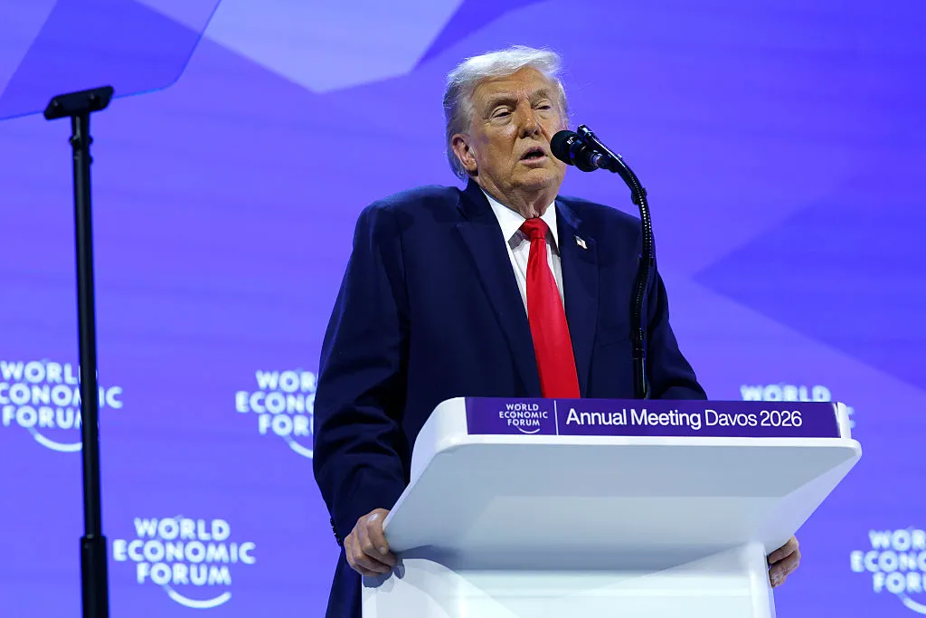Trump holds the podium at Davos so hard his grip restricts blood flow ...