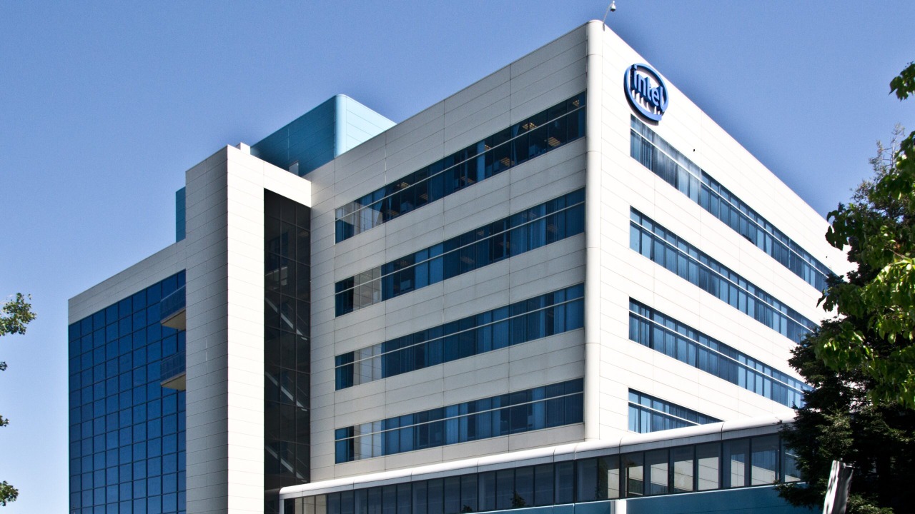 Jim Cramer on Intel: Selling now would be a huge mistake