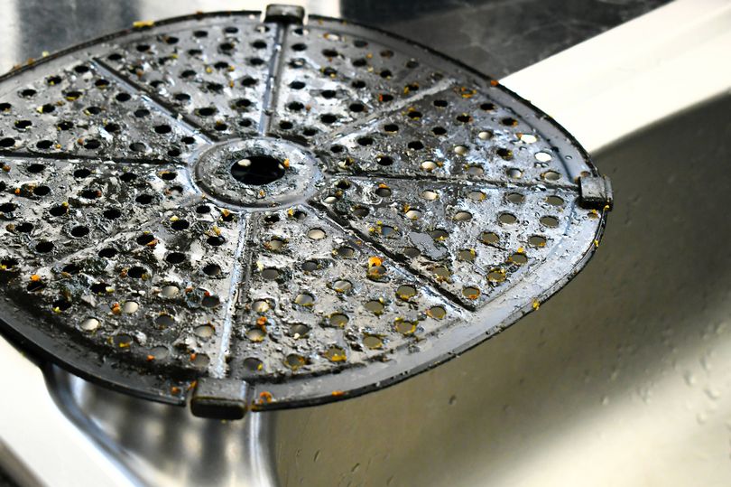 Simple air fryer cleaning method leaves appliance spotless in 2 minutes ...