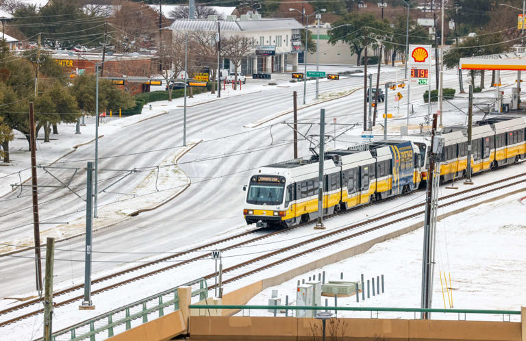Live updates: Freezing temps arrive in North Texas as road conditions ...