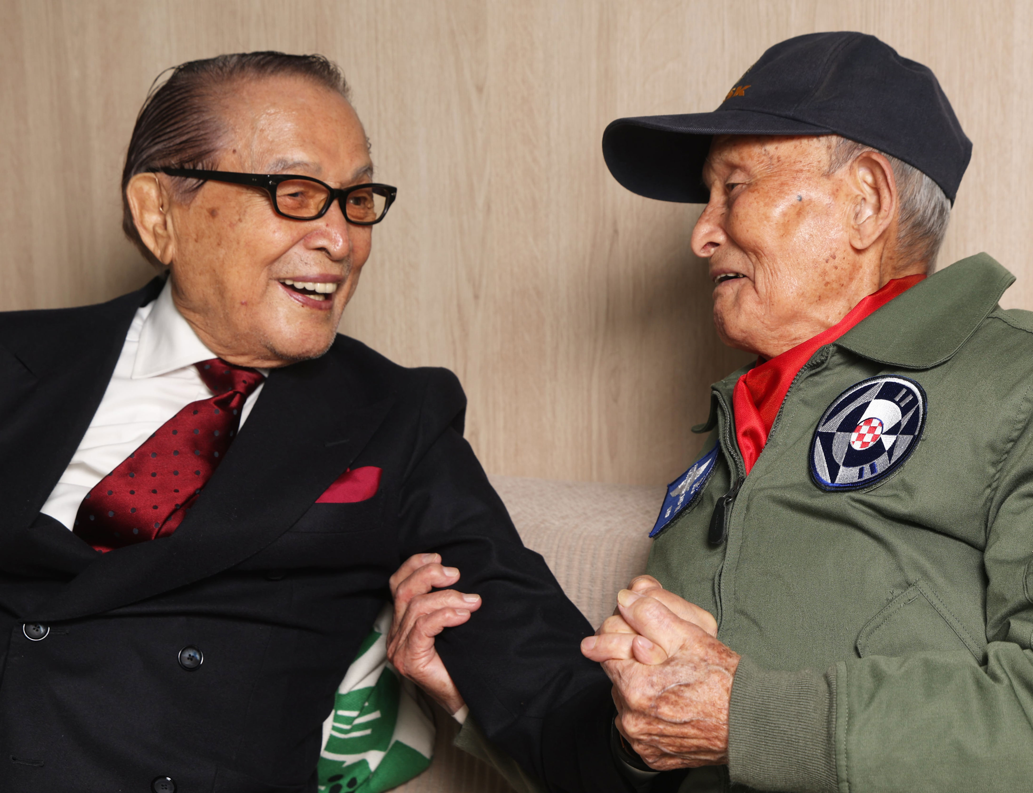 Advanced K-fighter, red muffler: Veterans dream of one more flight