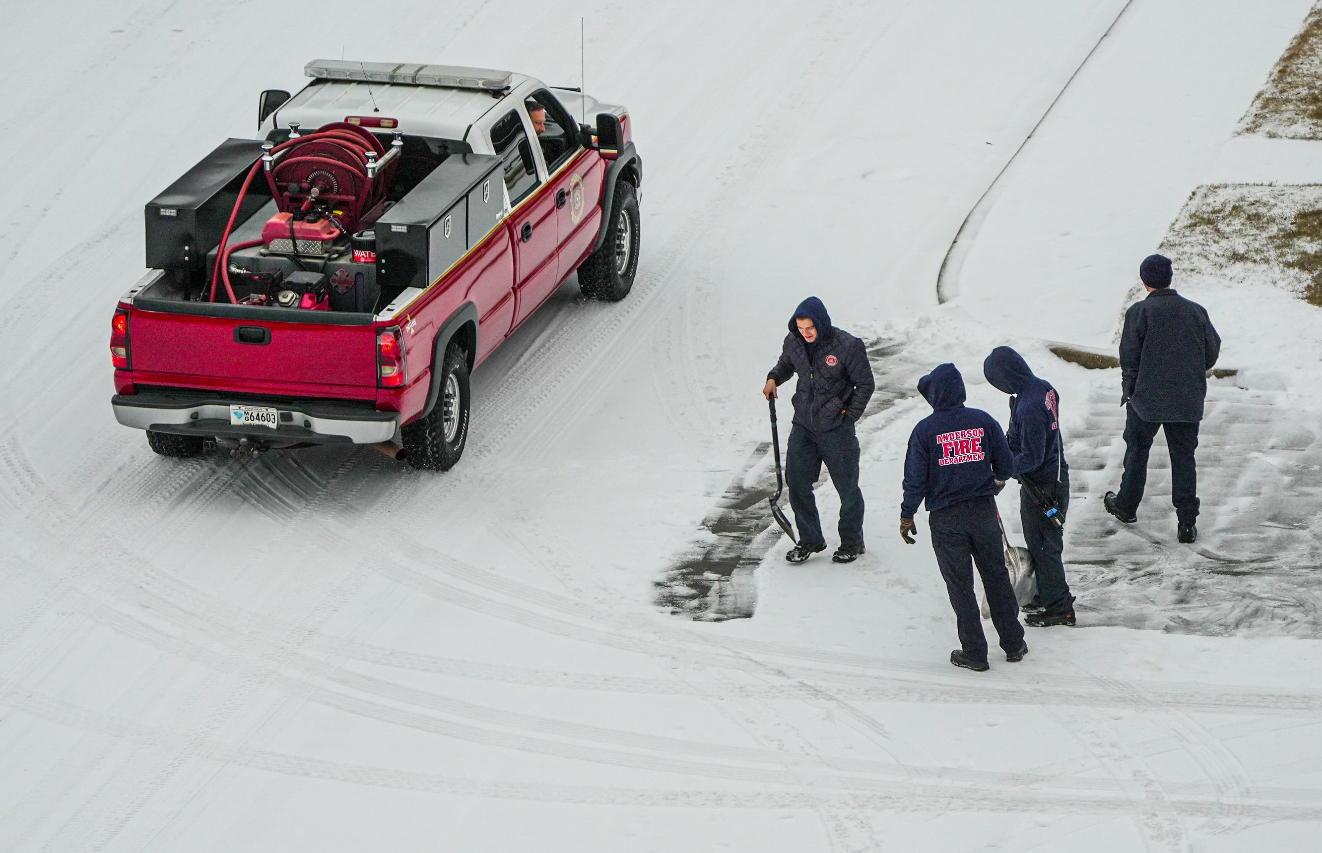 Freezing rain means 'higher risk of power outages,' Jan. 25 live updates
