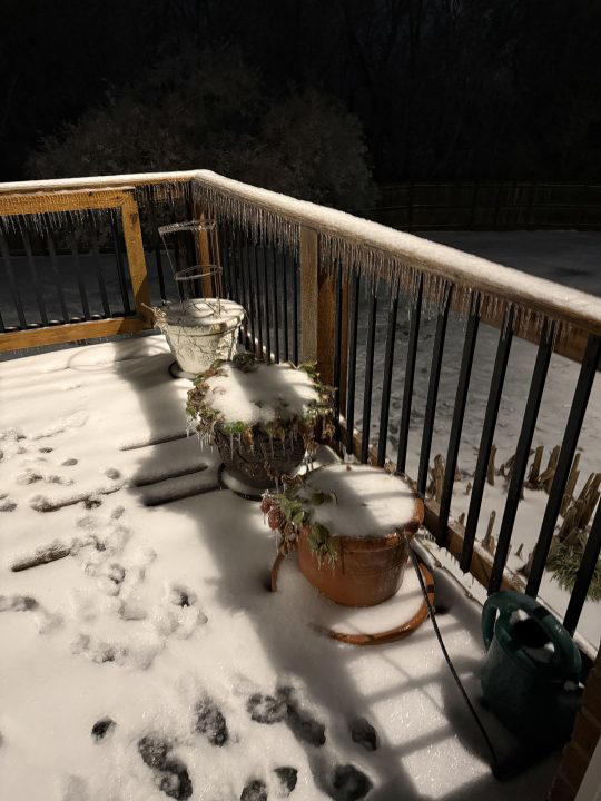 Photos: Freezing rain turns to ice amid winter storm in TN, KY