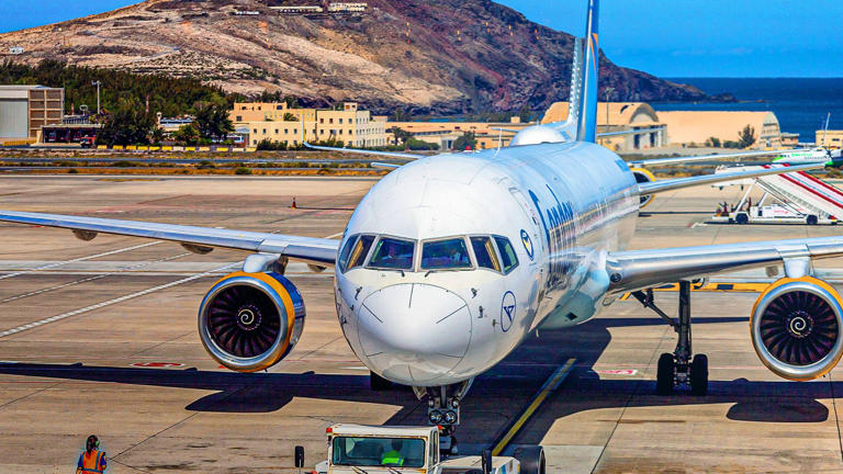 The striking differences pilots notice between flying the Boeing 757 ...