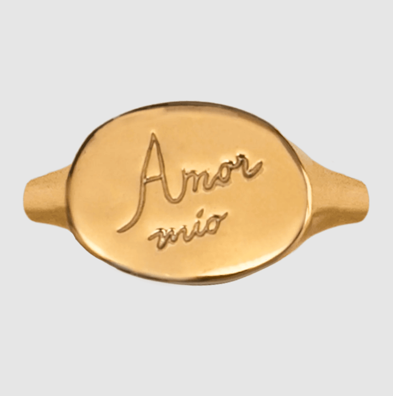 Los anillos con mensaje son el “te quiero” de 2026