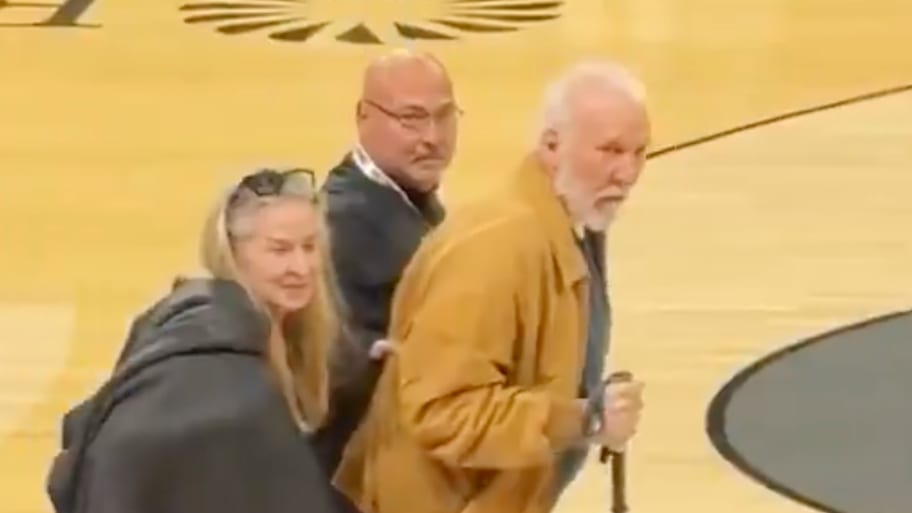 Longtime Spurs coach Gregg Popovich receives standing ovation at G ...