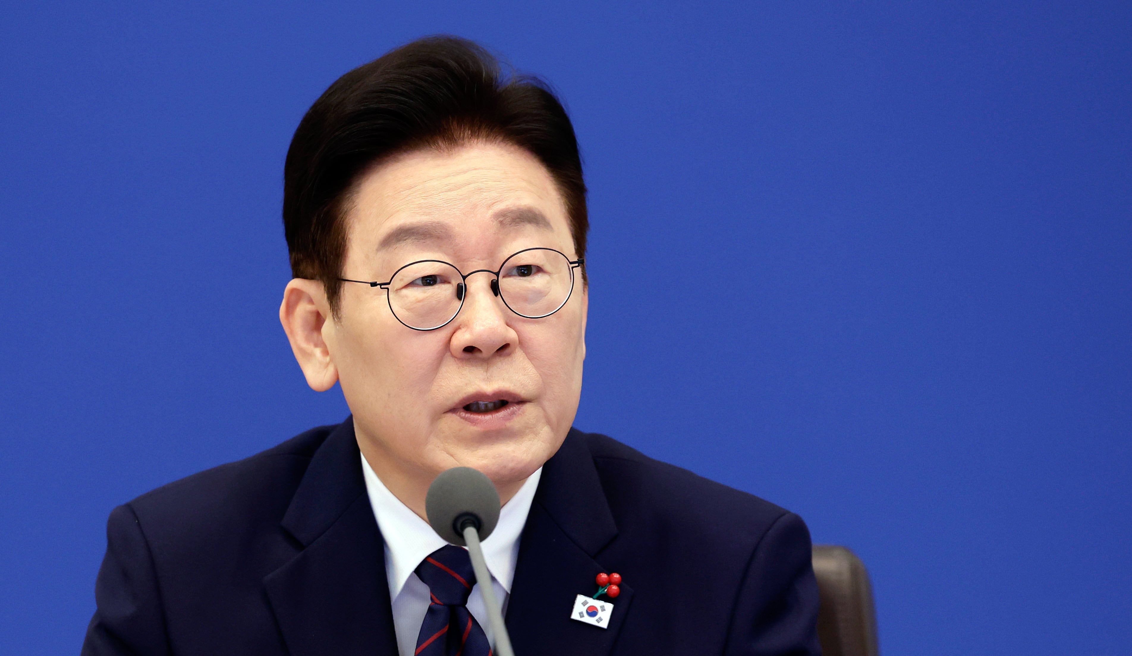 President Lee Jae-myung declares 'No market beats the government' on ...