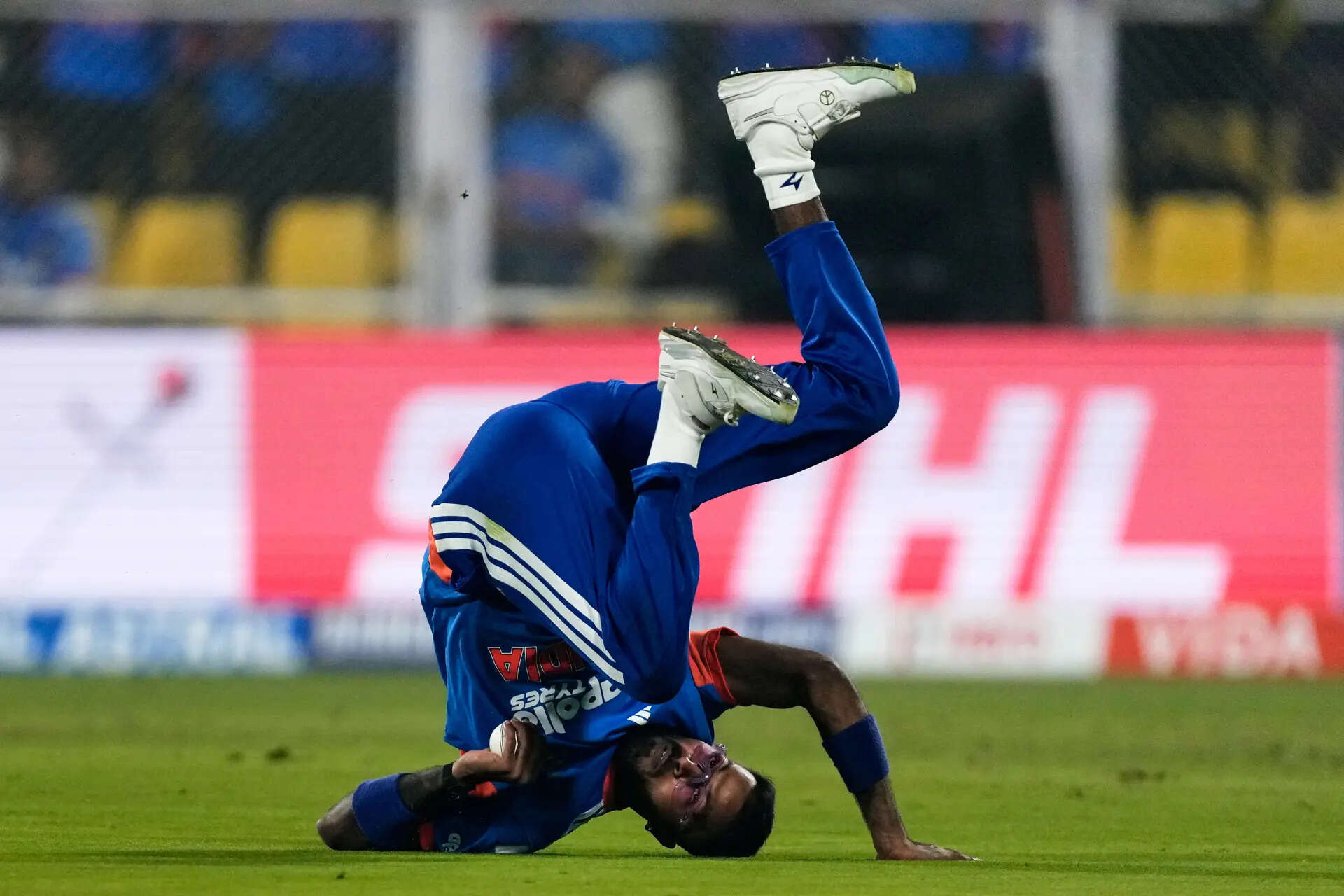 Watch: Hardik Pandya flies to take outrageous catch vs New Zealand in ...