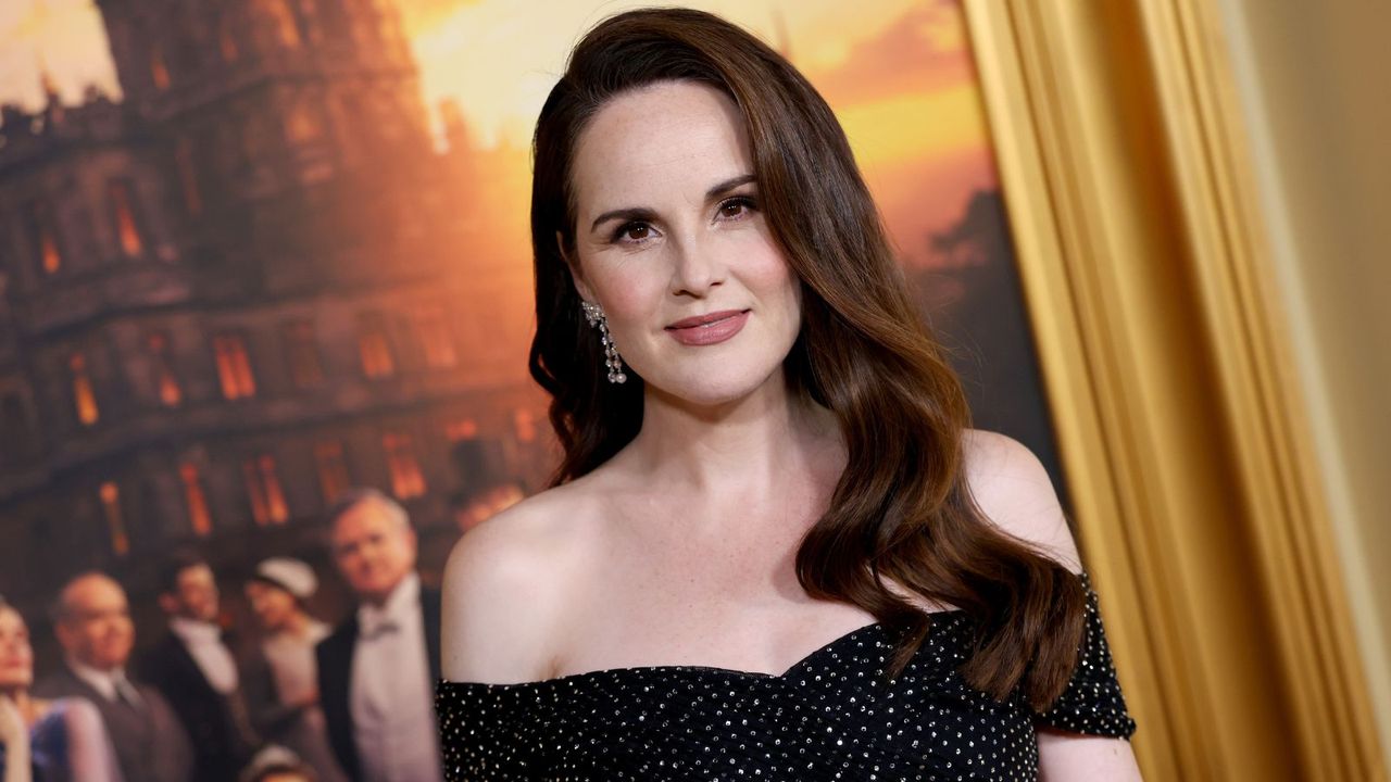 A pass-through with purpose: Michelle Dockery's eclectic entryway is ...