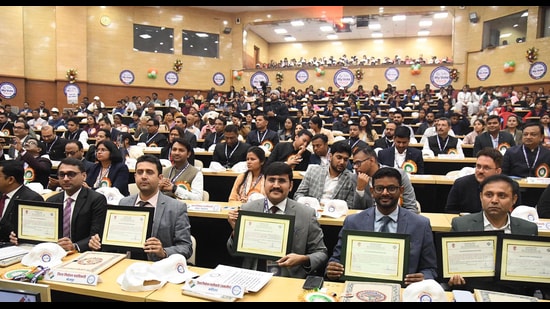 Bihar election officials bag big awards on Voters’ Day