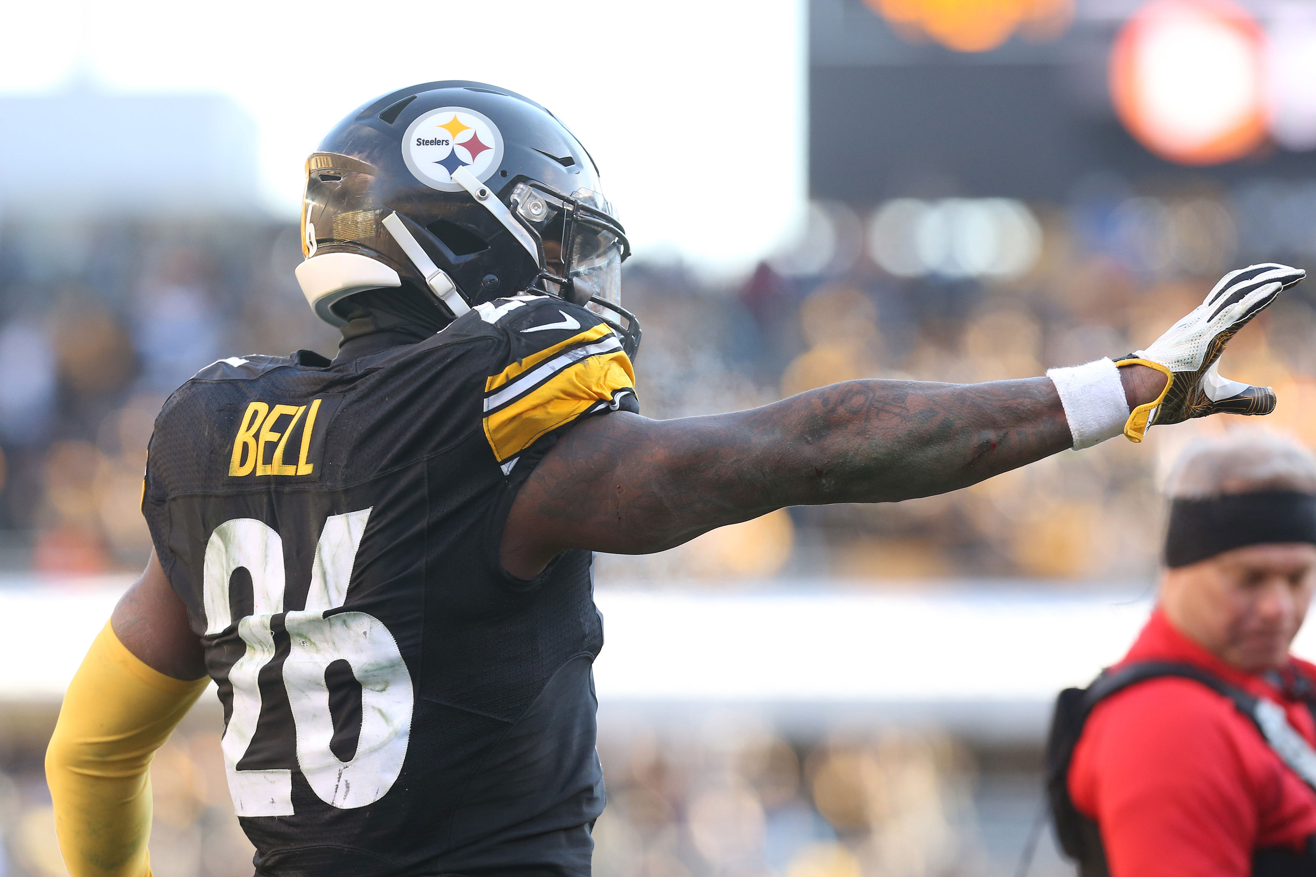 Le’Veon Bell bashes Steelers for hiring Mike McCarthy