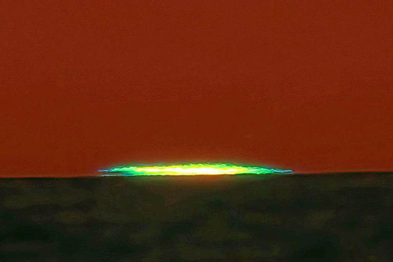 What is a 'green flash' and why does it happen?