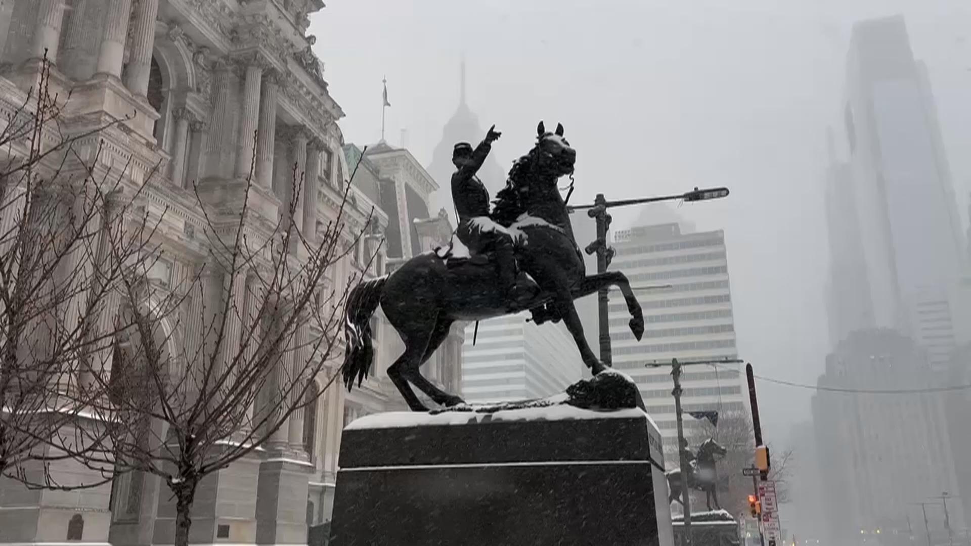 Heavy snow falls on Philadelphia as winter storm hits US