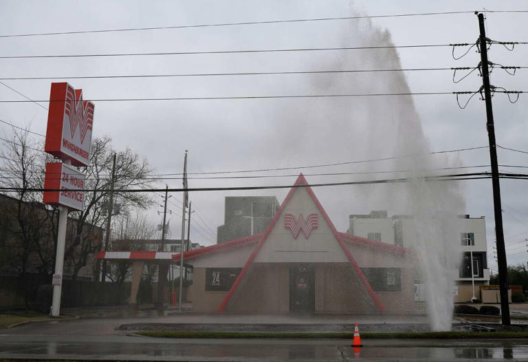 Texas winter storm live updates: Latest on Houston power outages, road ...
