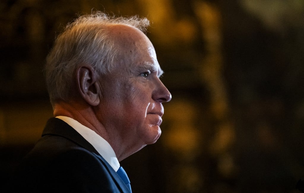 Governador de Minnesota pede que agentes do ICE saiam do estado