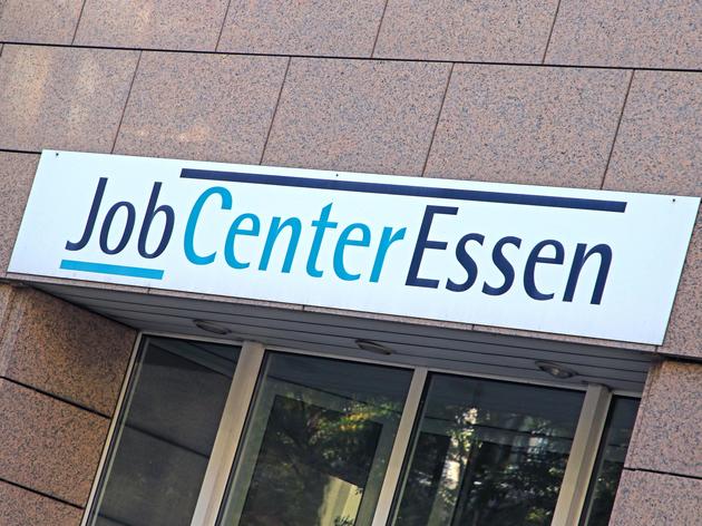 Über 14 Monate ohne Bürgergeld und Miete: Bedürftige macht Jobcenter ...