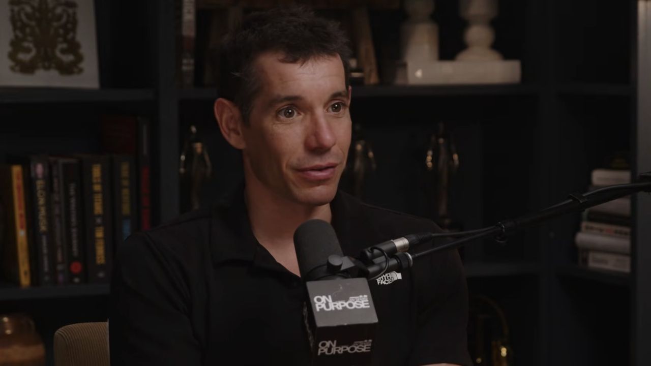 How Alex Honnold's wife felt watching him scale a nearly 1700 foot ...