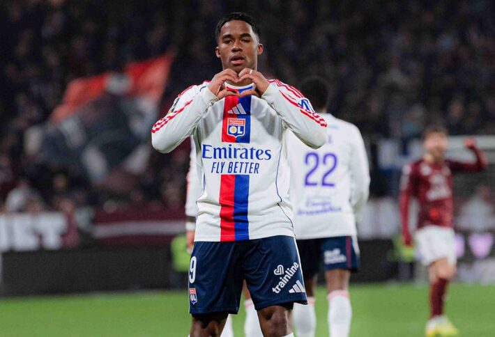 Endrick, eleito jogador do mês na França, recebe elogios de Marquinhos ...