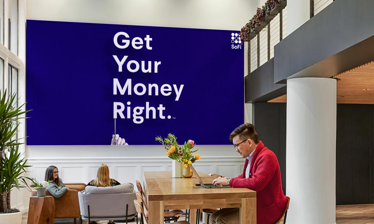 Should you buy SoFi stock before Jan. 30?