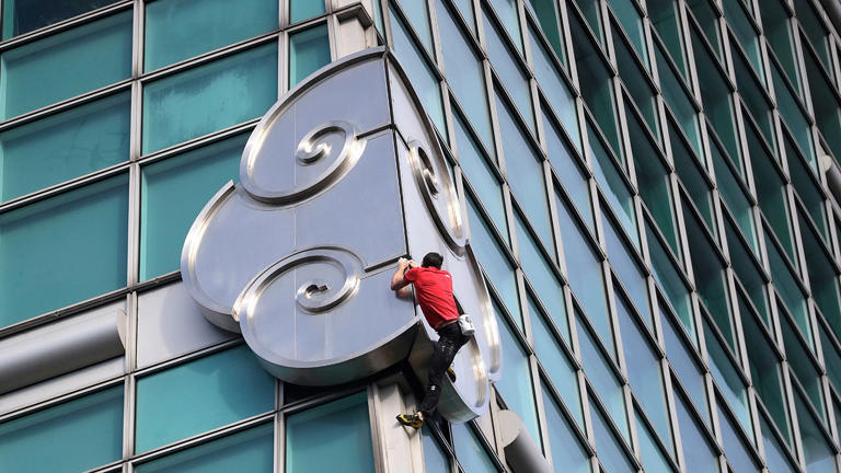 One man turned a global skyscraper into his most dangerous destination ...