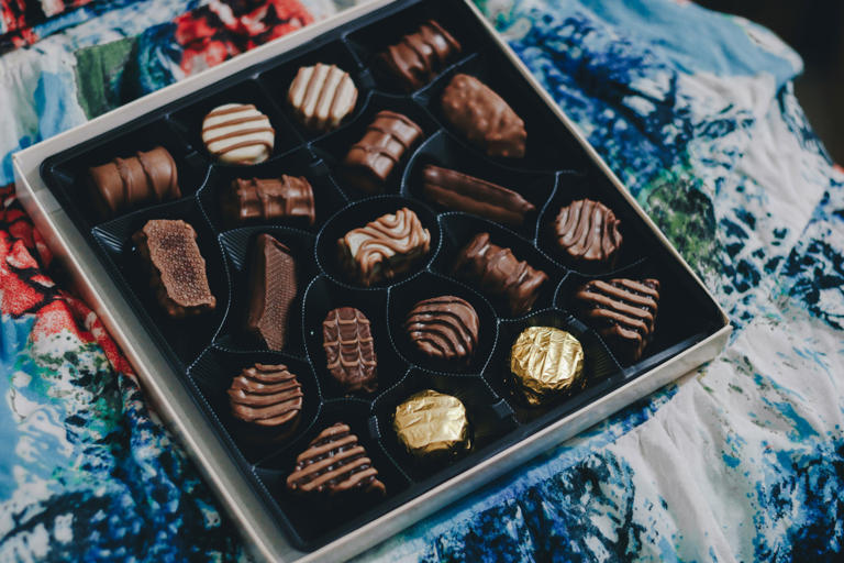 5 chocolates connected to vision loss