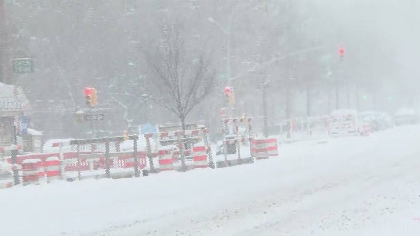 Snowstorm slams New York City