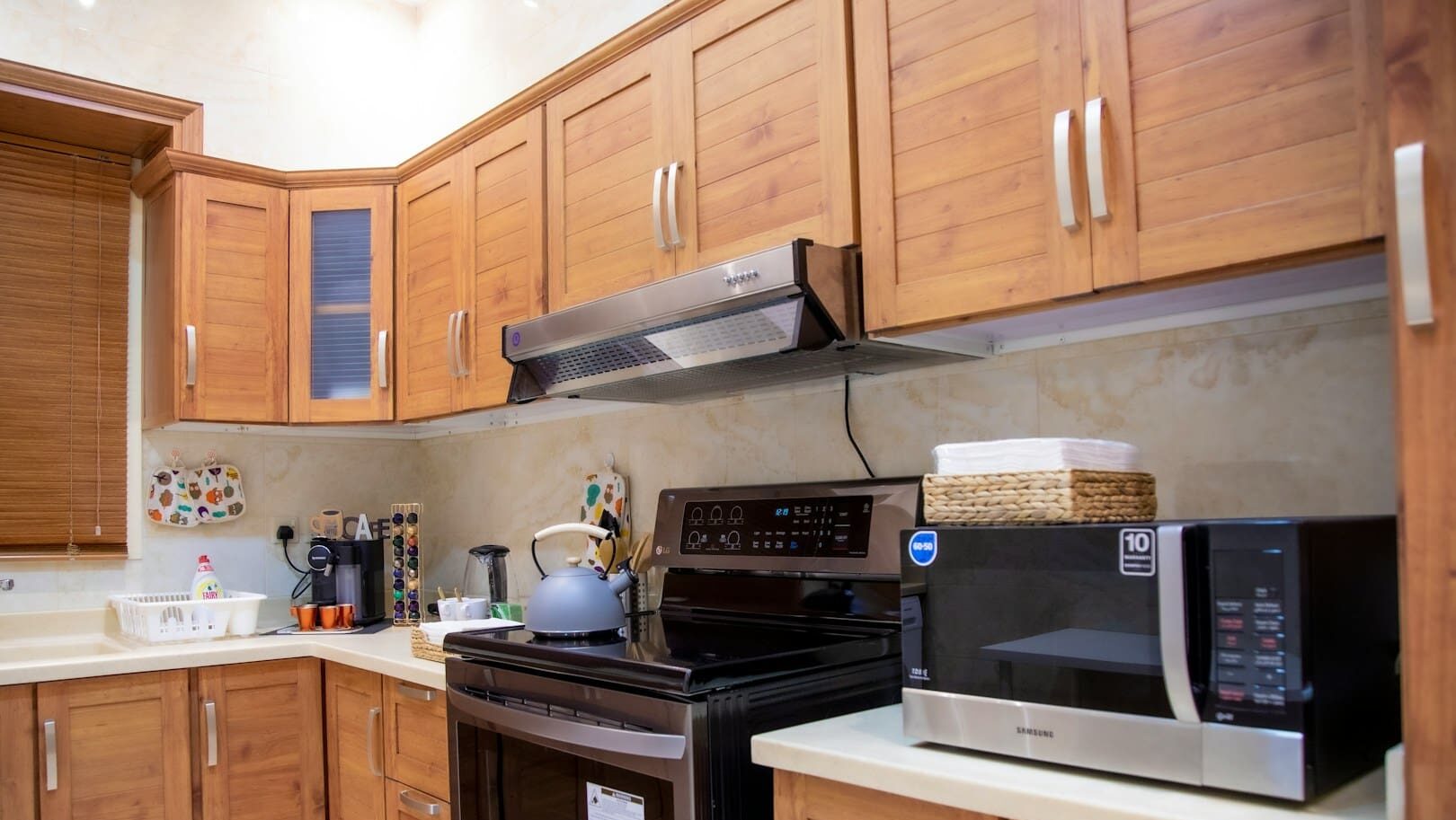 Jeden citron a 5 minut času. Takhle zbavíte mikrovlnku zápachu i mastnoty