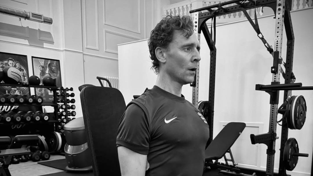 Inside Tom Hiddleston’s intense training routine that built his ‘The ...