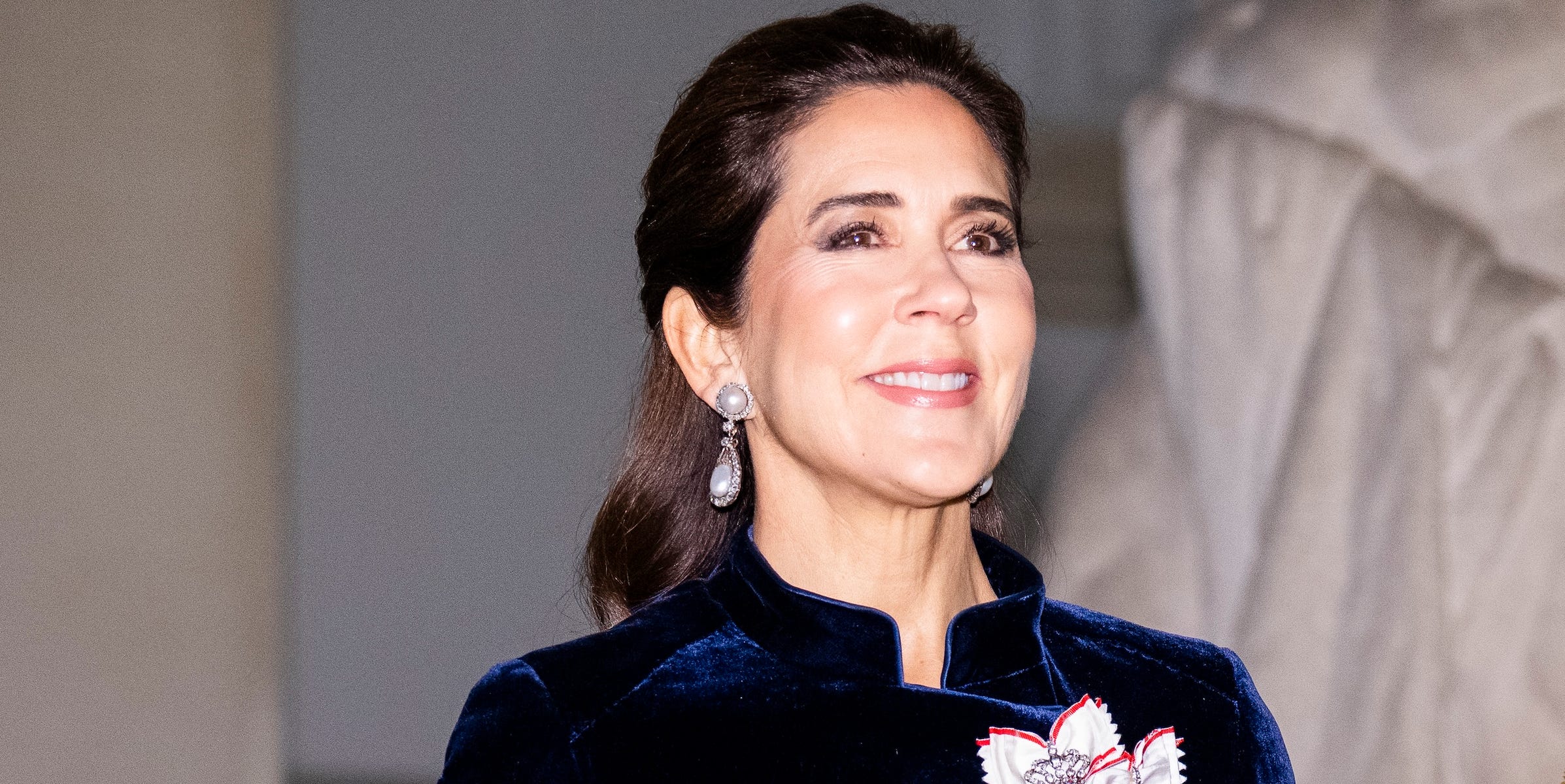 La reina Mary de Dinamarca recupera el traje verde de Massimo Dutti que ...