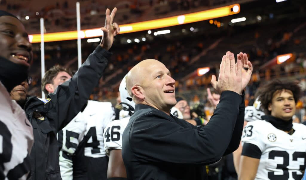 FOX Sports releases way-too-early top 25 for 2026 college football season