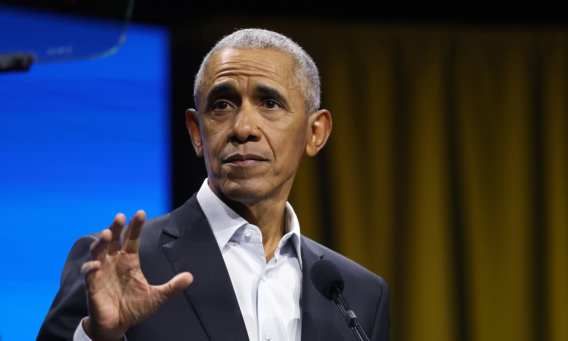 Barack Obama makes rare political statement condemning Trump ...