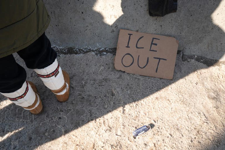 Former US president Obama issues 'wake-up call' message in stark ...