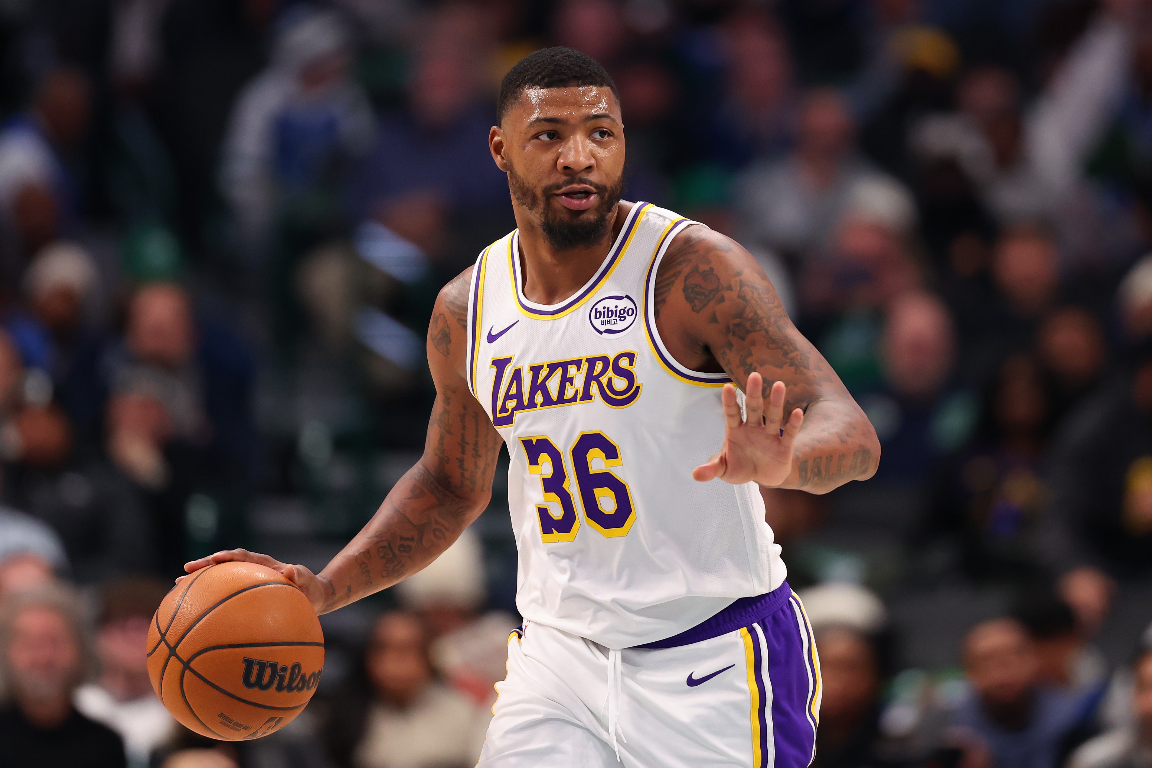 Marcus Smart dislocated his finger, popped it back into place during ...