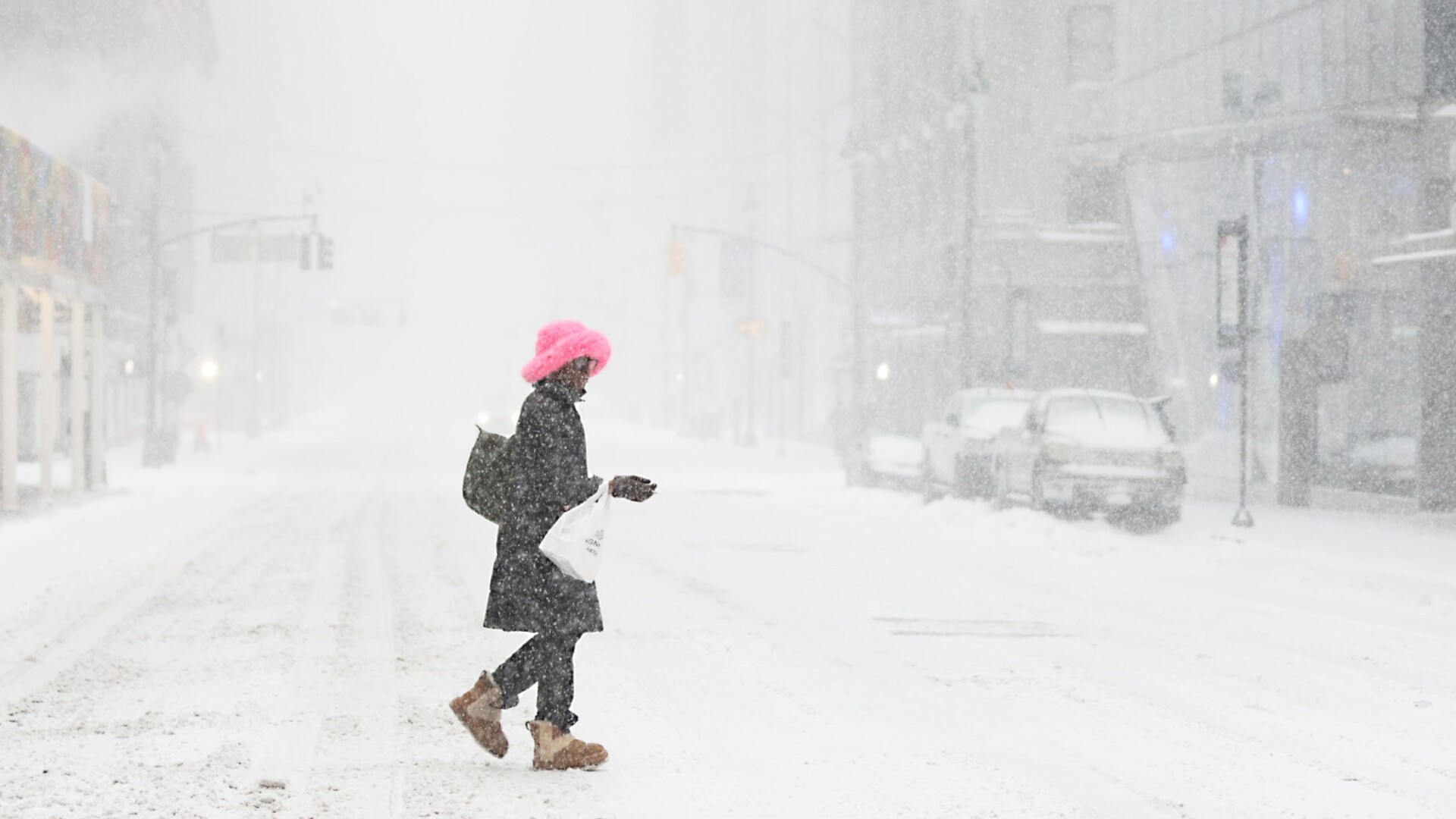 More than 800,000 people without power as major snowstorm hits the US