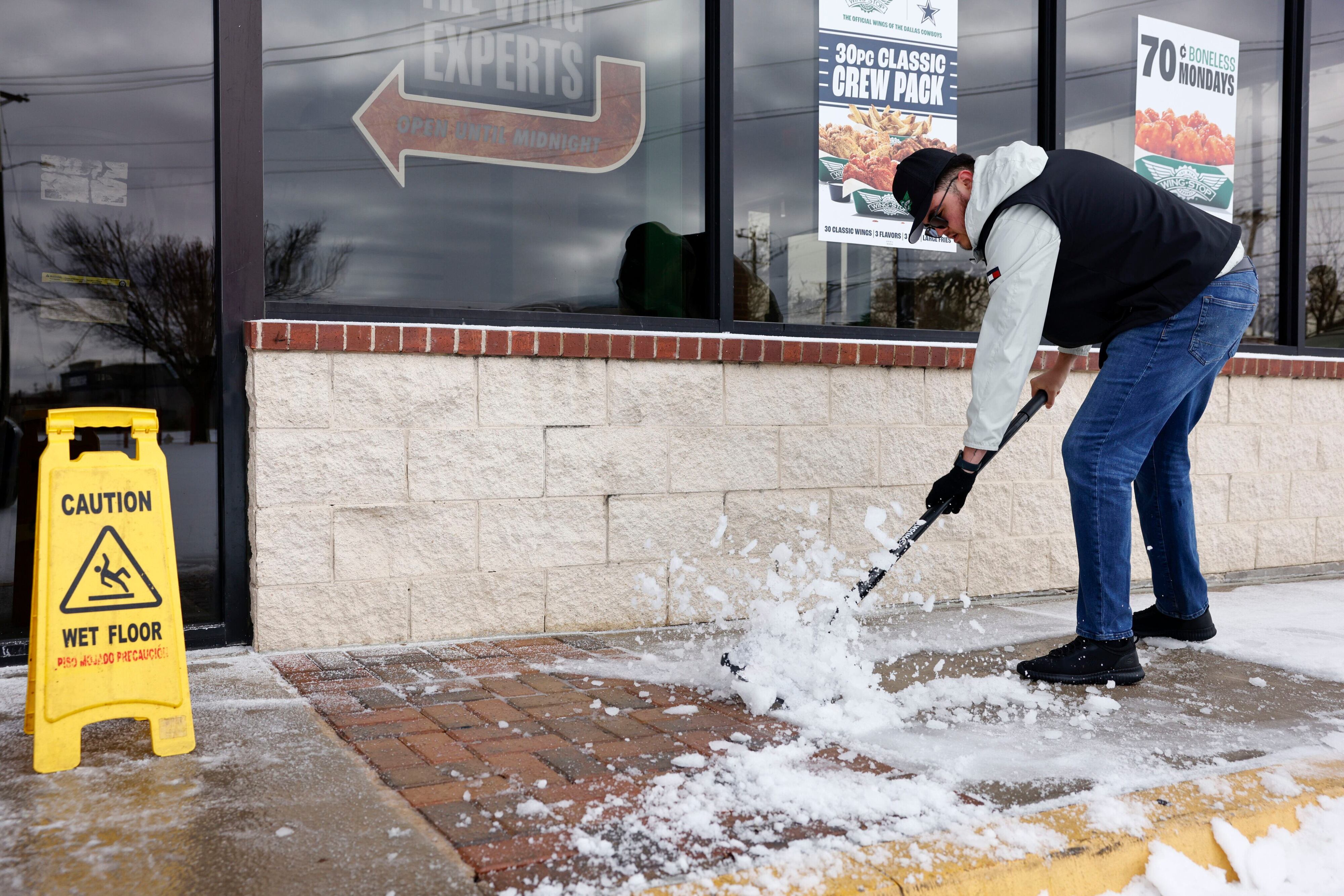 Another day of icy weather rushes across North Texas as thousands of ...