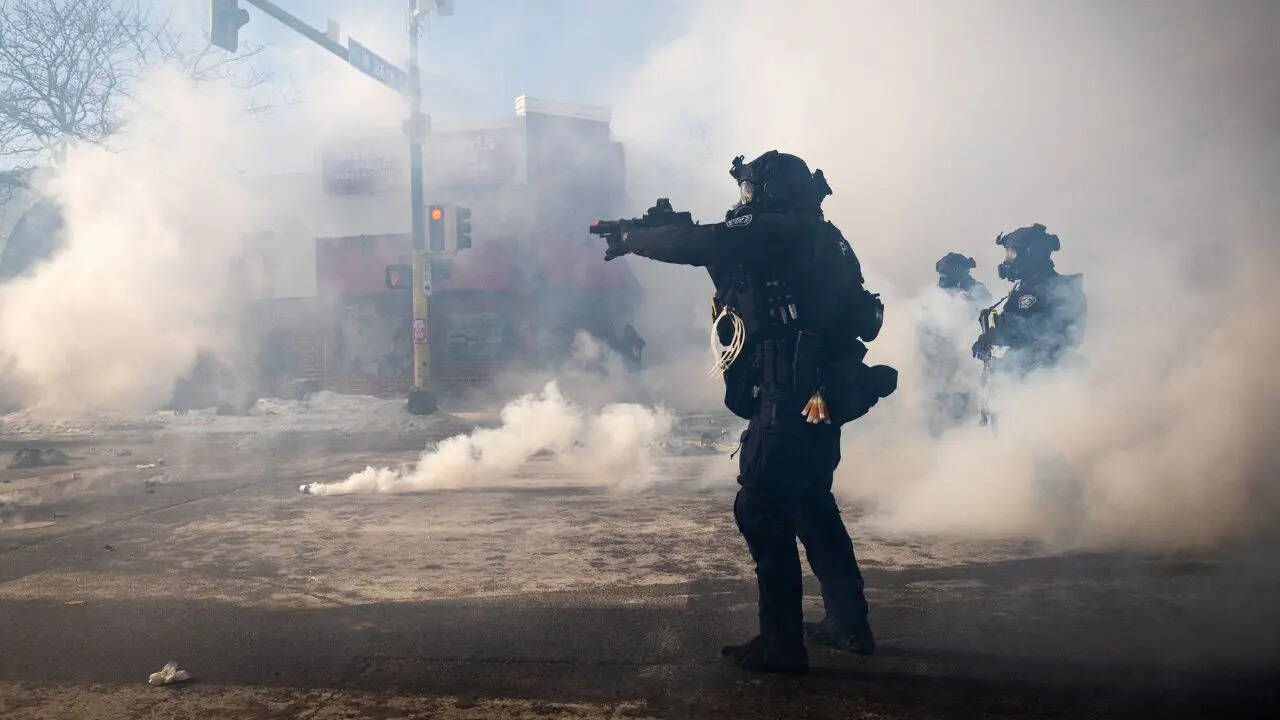 Do Democrat officials run Signal groups doxxing ICE agents in ...