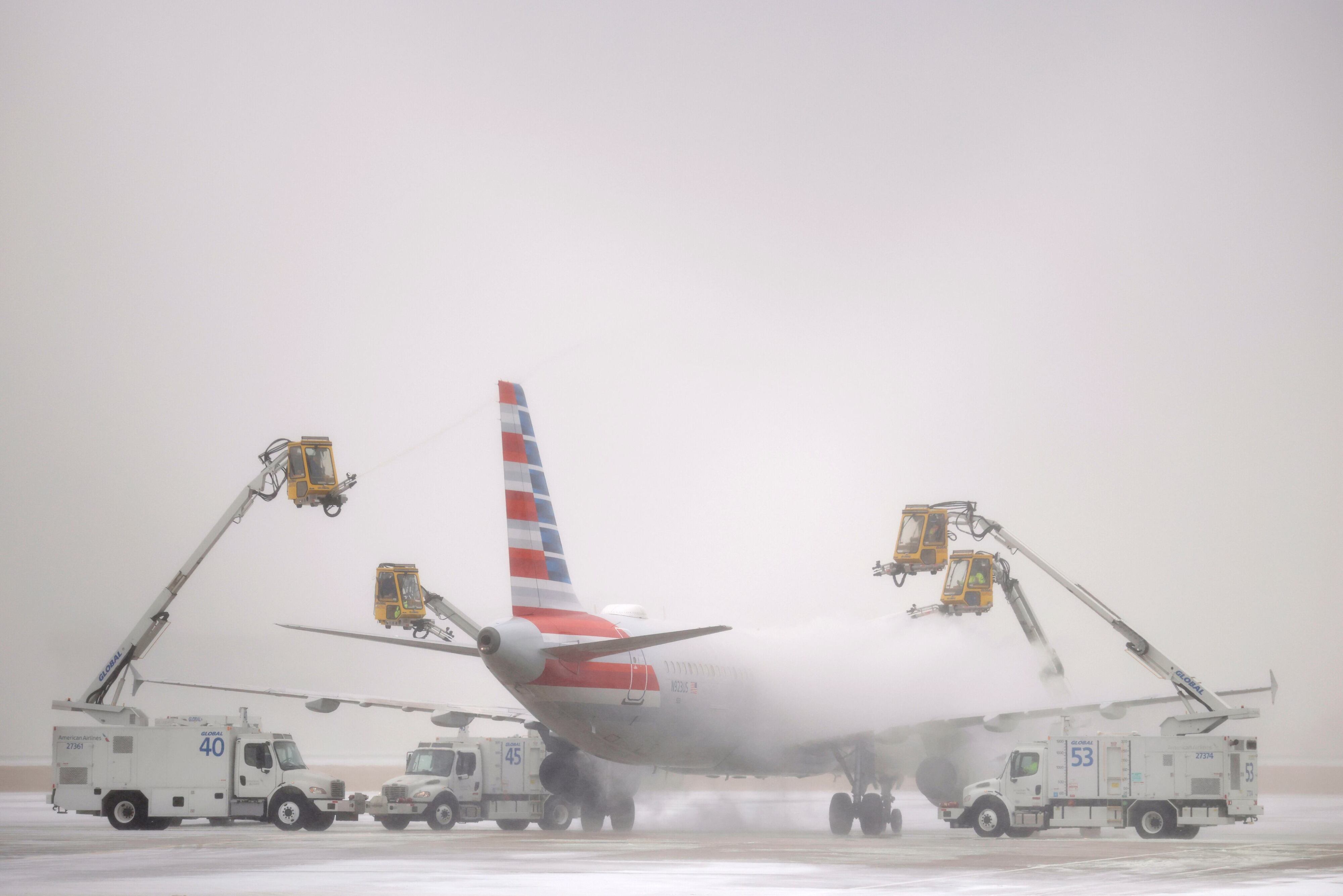 More than 1,100 Sunday flights canceled at DFW Airport, Love Field