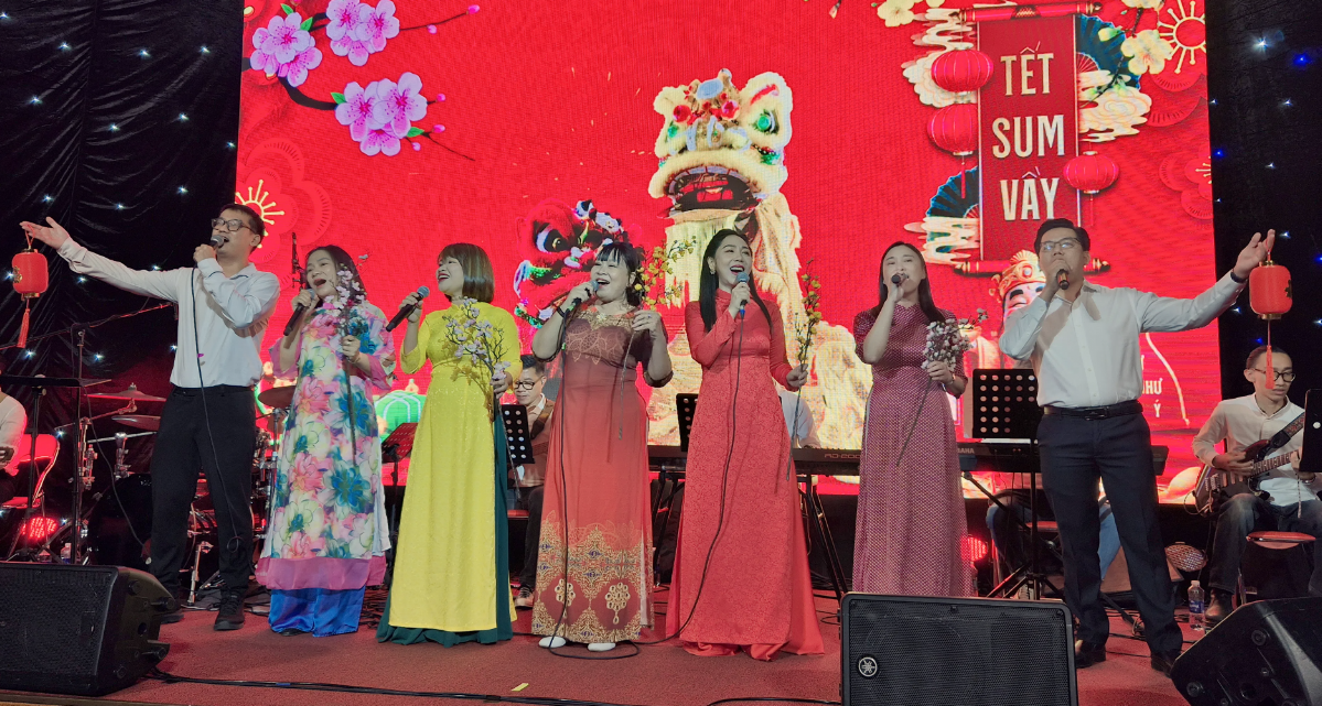 Bác sĩ TP HCM hát quyên gần 700 triệu đồng cho bệnh nhân dịp Tết