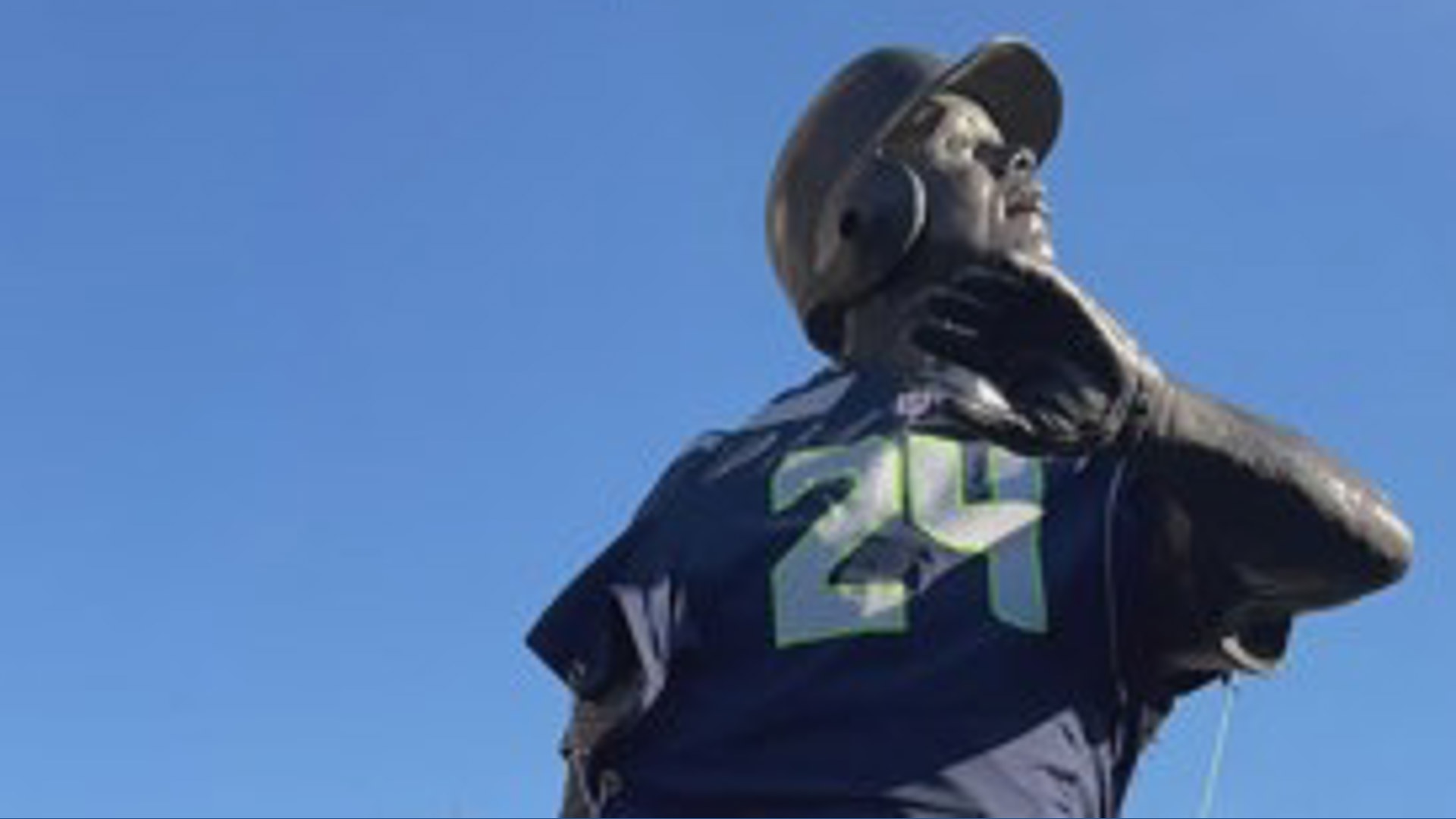 Griffey statue geared up for Seahawks game