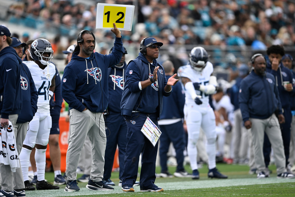 Giants are hiring Dennard Wilson as defensive coordinator, AP source says