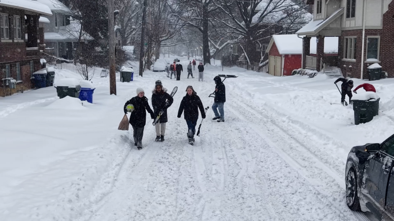 Winter storm leaves vehicles stranded across Ohio as others enjoy the snow