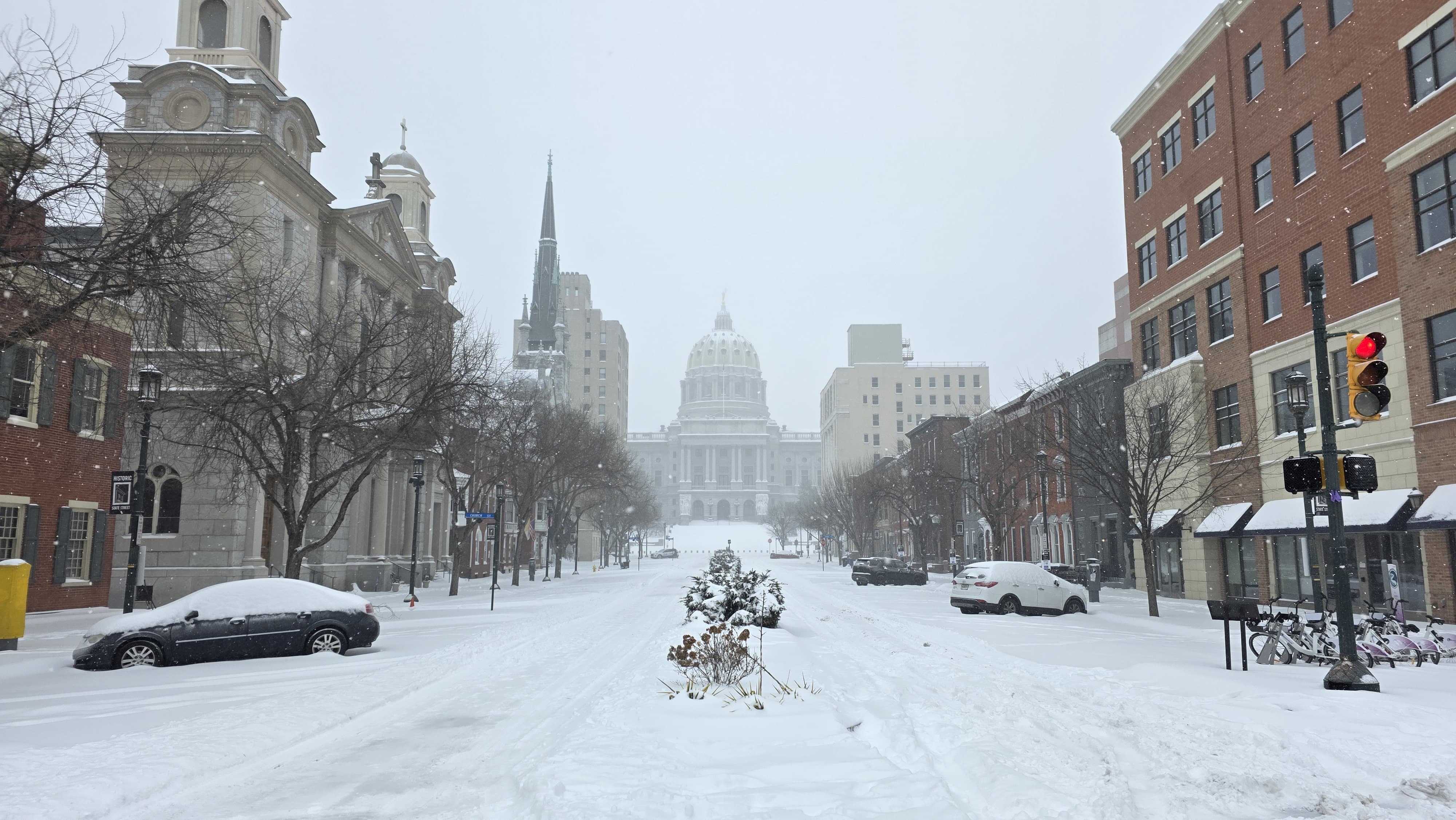 Update | Sleet, freezing rain mix in as snowstorm continues in the ...