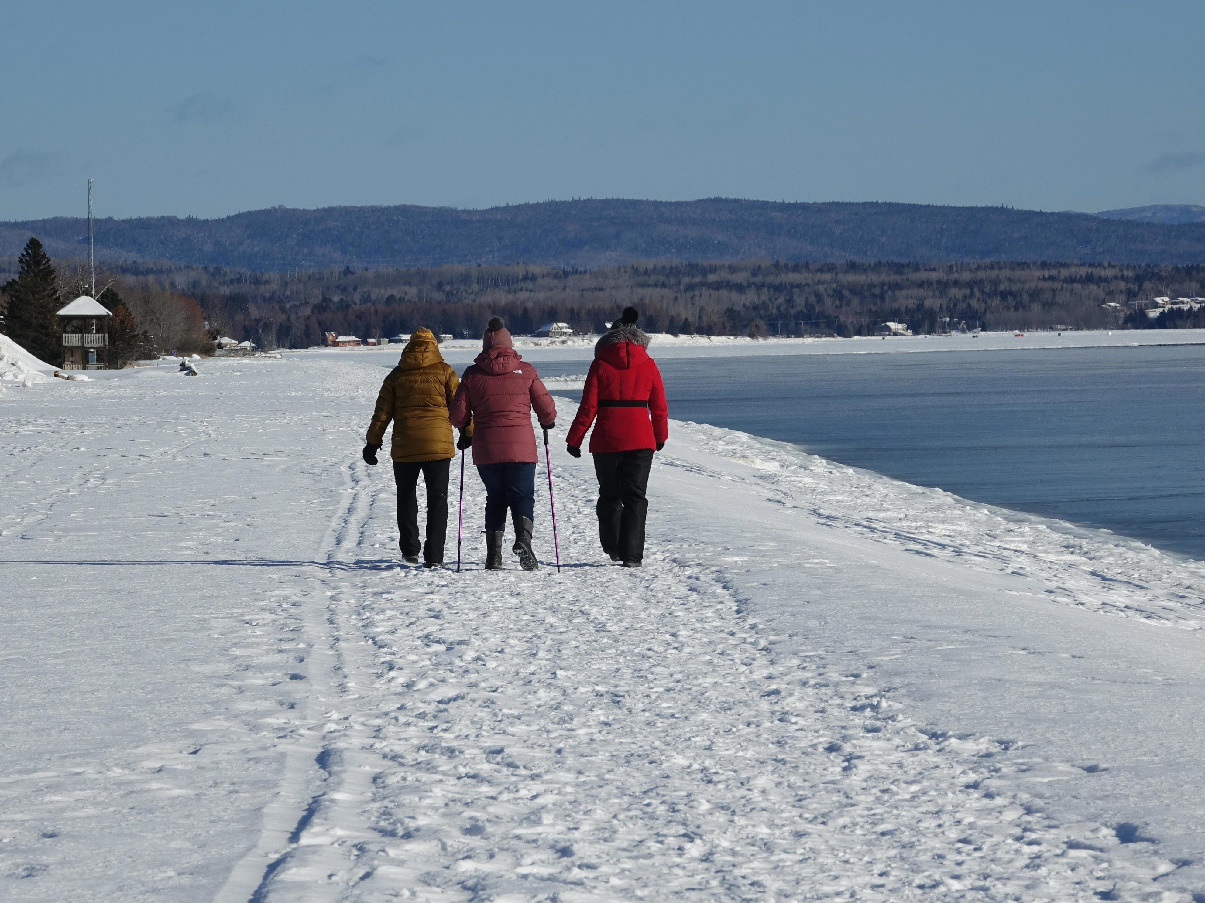 À Maria, des marcheuses apprivoisent leur recharge de plage