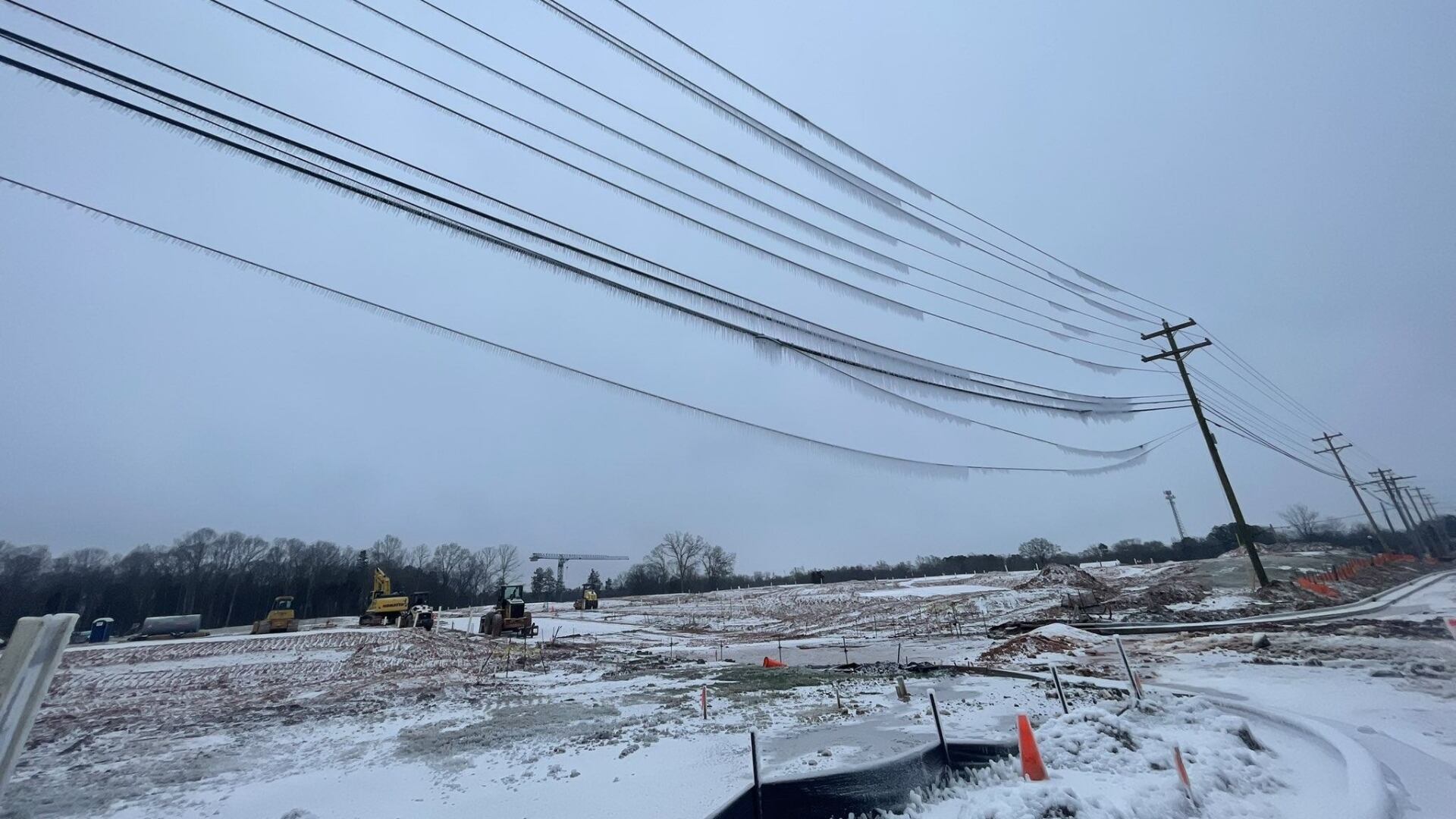 Live updates: Ice, sleet, freezing rain accumulate over the Carolinas