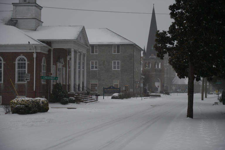 Snowstorm drops a few inches on Salisbury area